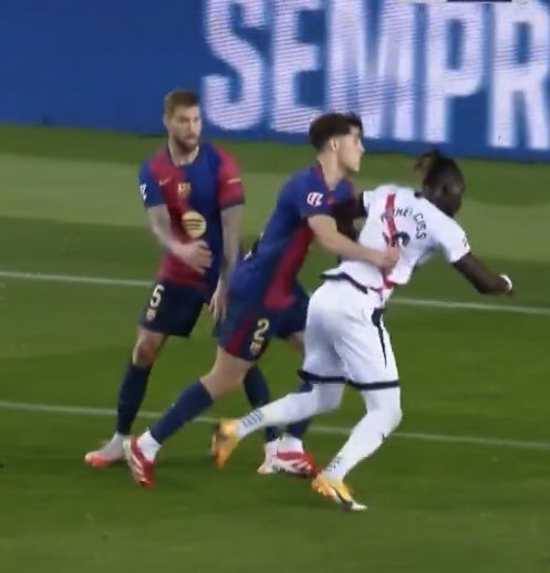 Polémica arbitral en el Barça - Rayo: Negreira vuelve a ser tendencia ...