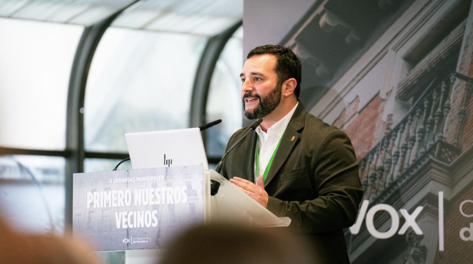 VOX asegura que ha forzado un nuevo plan de vivienda en Barcelona